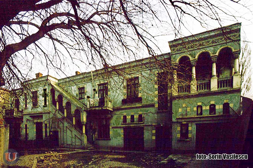 Uranus, rana încă deschisă a Bucureștiului. Un grup încearcă să ...