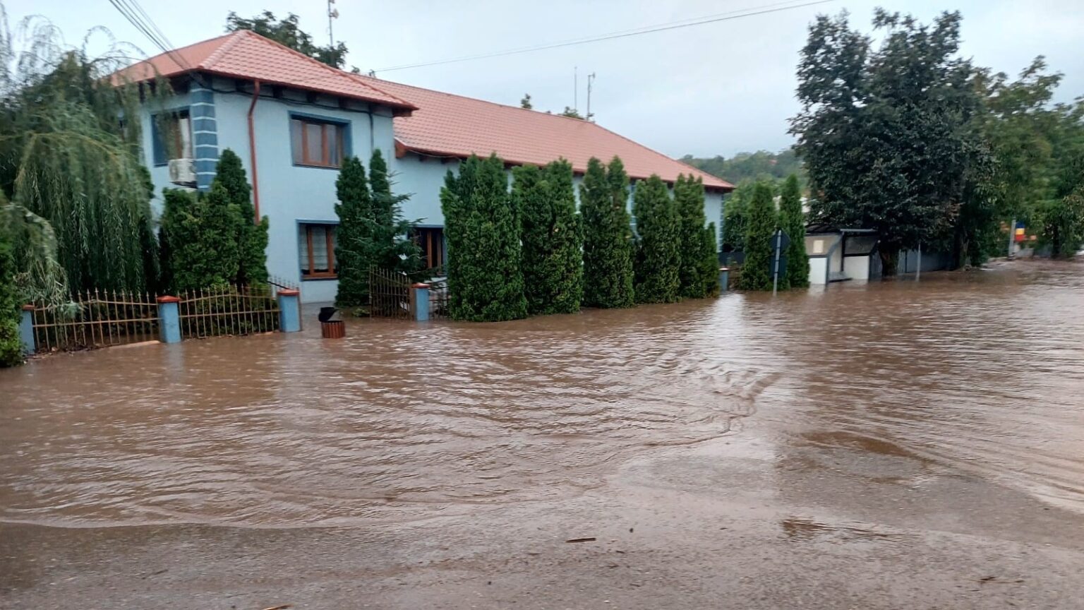 Blocaj pe DN 10 din cauza ploilor. Recomandări pentru șoferi