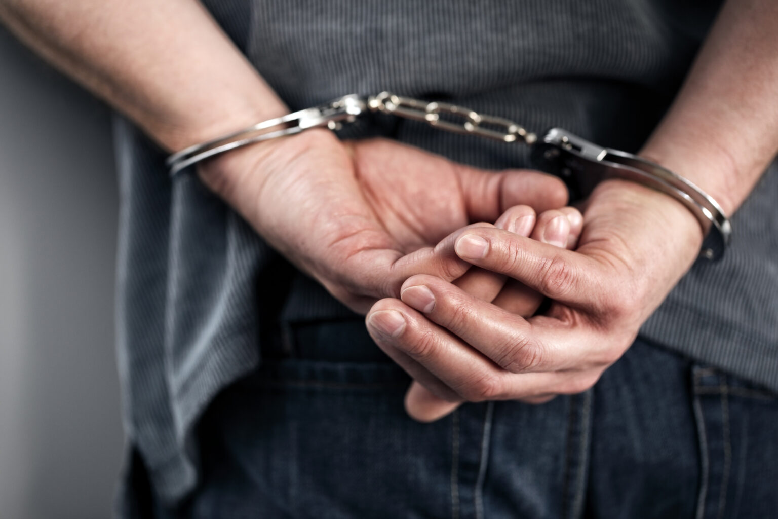 Adolescent încătușat în timp ce murea, tratat de poliție ca agresor