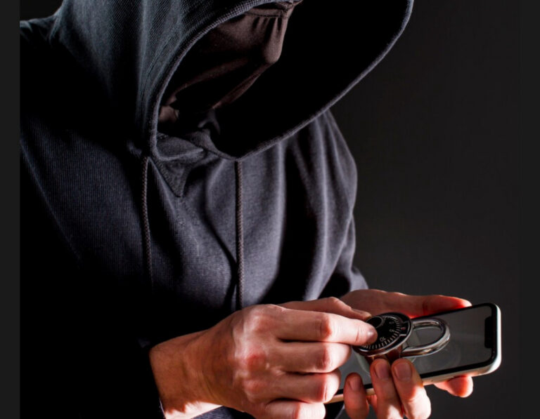 Gestul banal care te lasă fără bani. Noua metodă a hackerilor